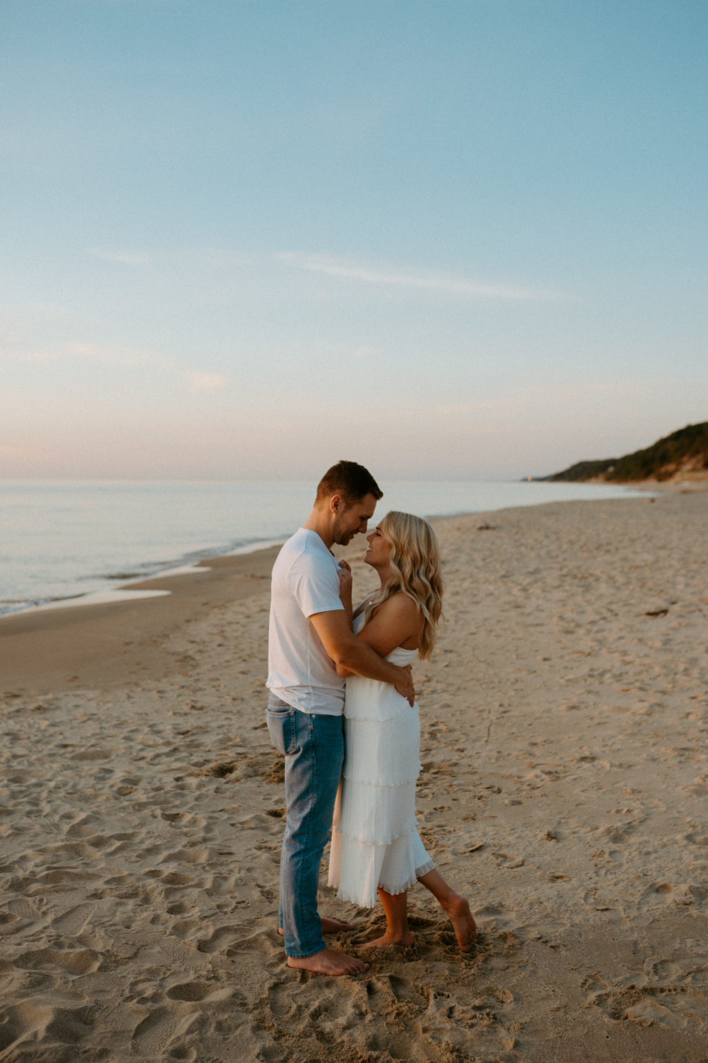 Michigan Engagement Photo Vibes To Inspire You - boyfromthemitten.com